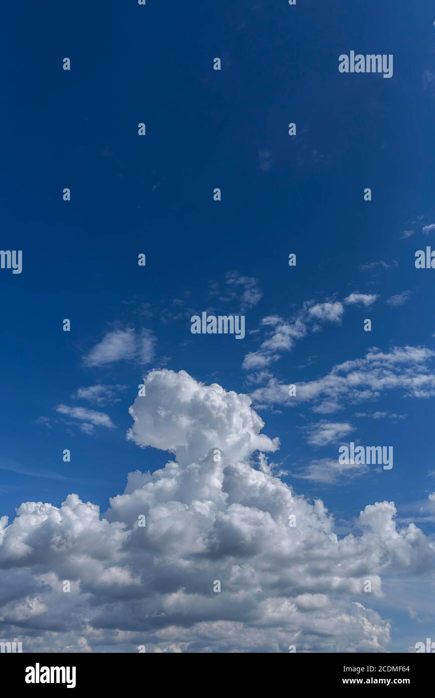 Cumulus clouds cumulus hi-res stock photography and images - Alamy