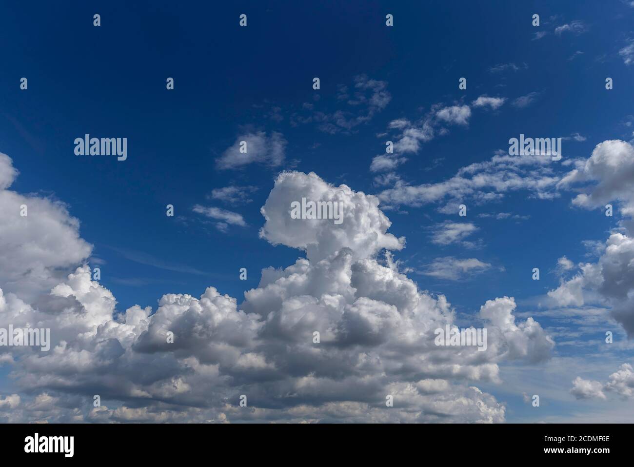 Cumulus clouds cumulus hi-res stock photography and images - Alamy
