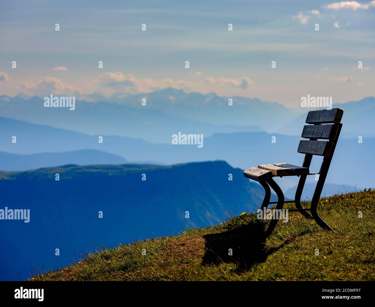 Viewing bench hi-res stock photography and images - Alamy