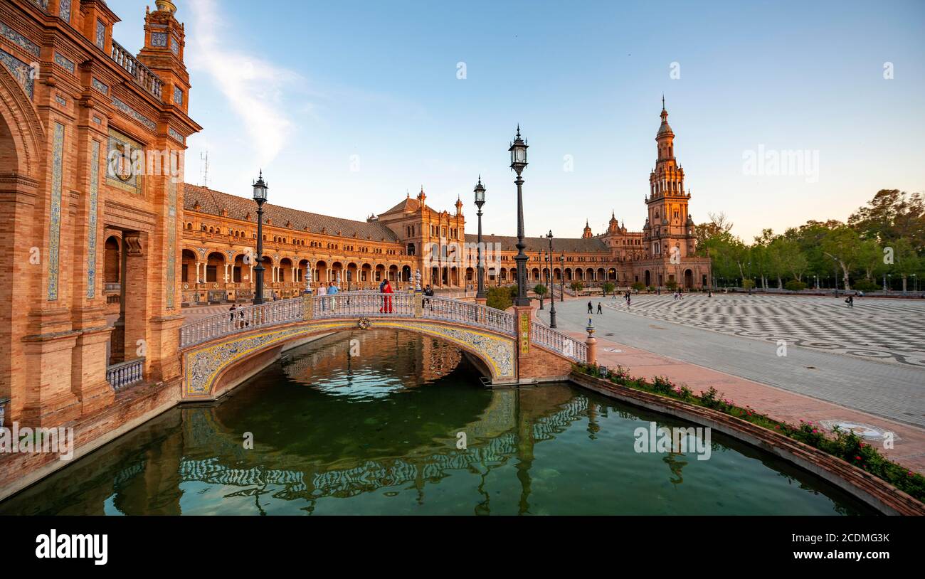 Bridge over canal plaza de espana hi-res stock photography and images ...