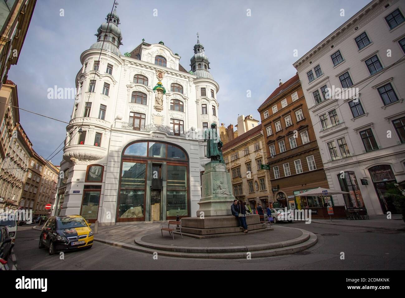 Building and gutenberg memorial hi-res stock photography and images - Alamy