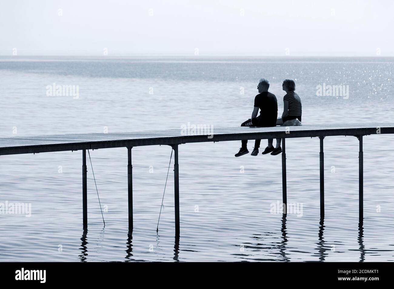 Couple sitting on bathing jetty, Looking at the sea, Uendelige Bro ...