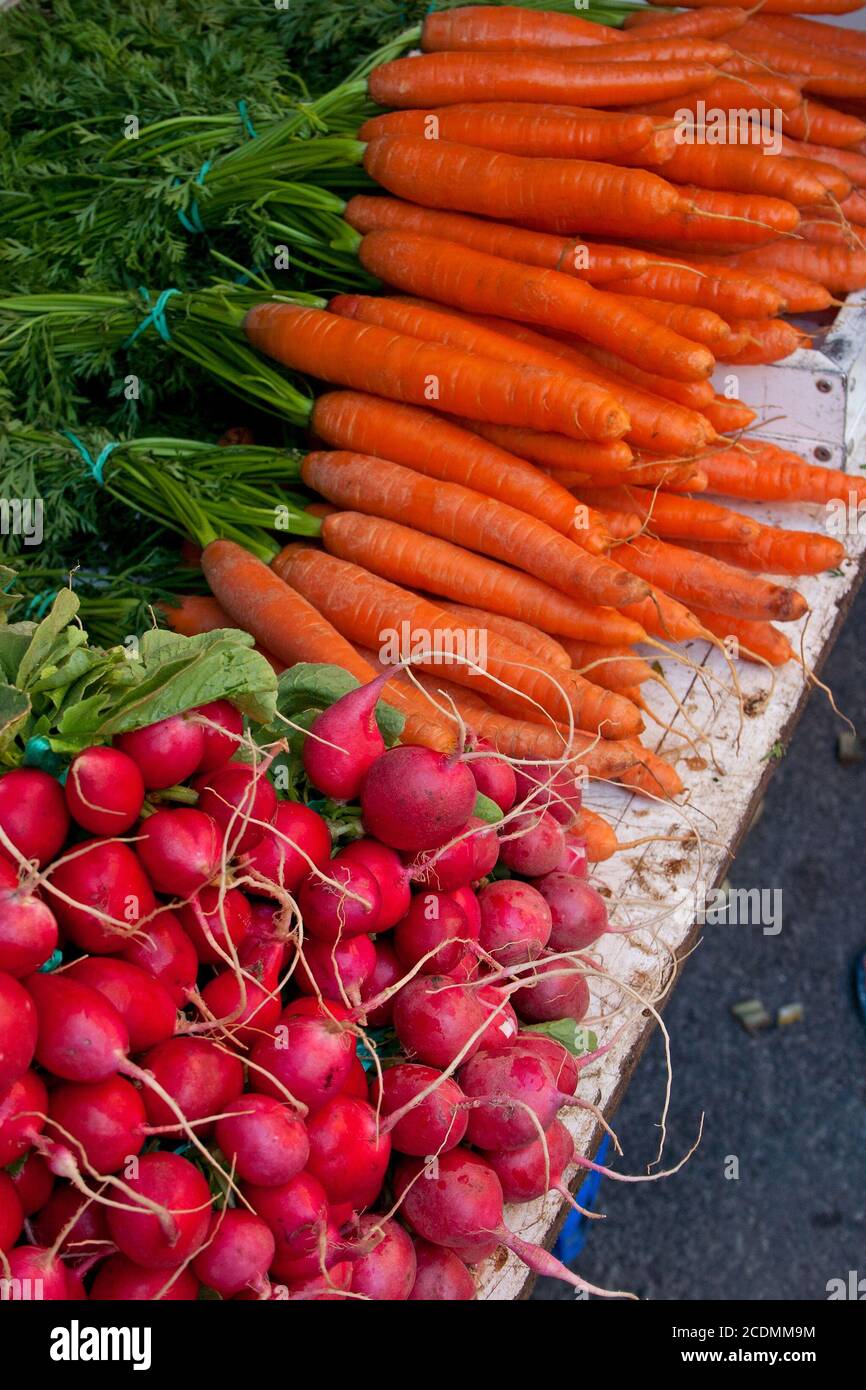 Radish supermarket hi-res stock photography and images - Alamy