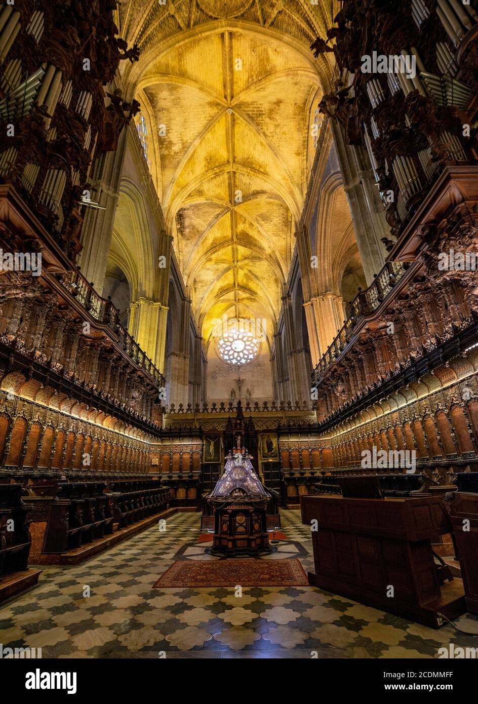 Seville cathedral altar hi-res stock photography and images - Alamy