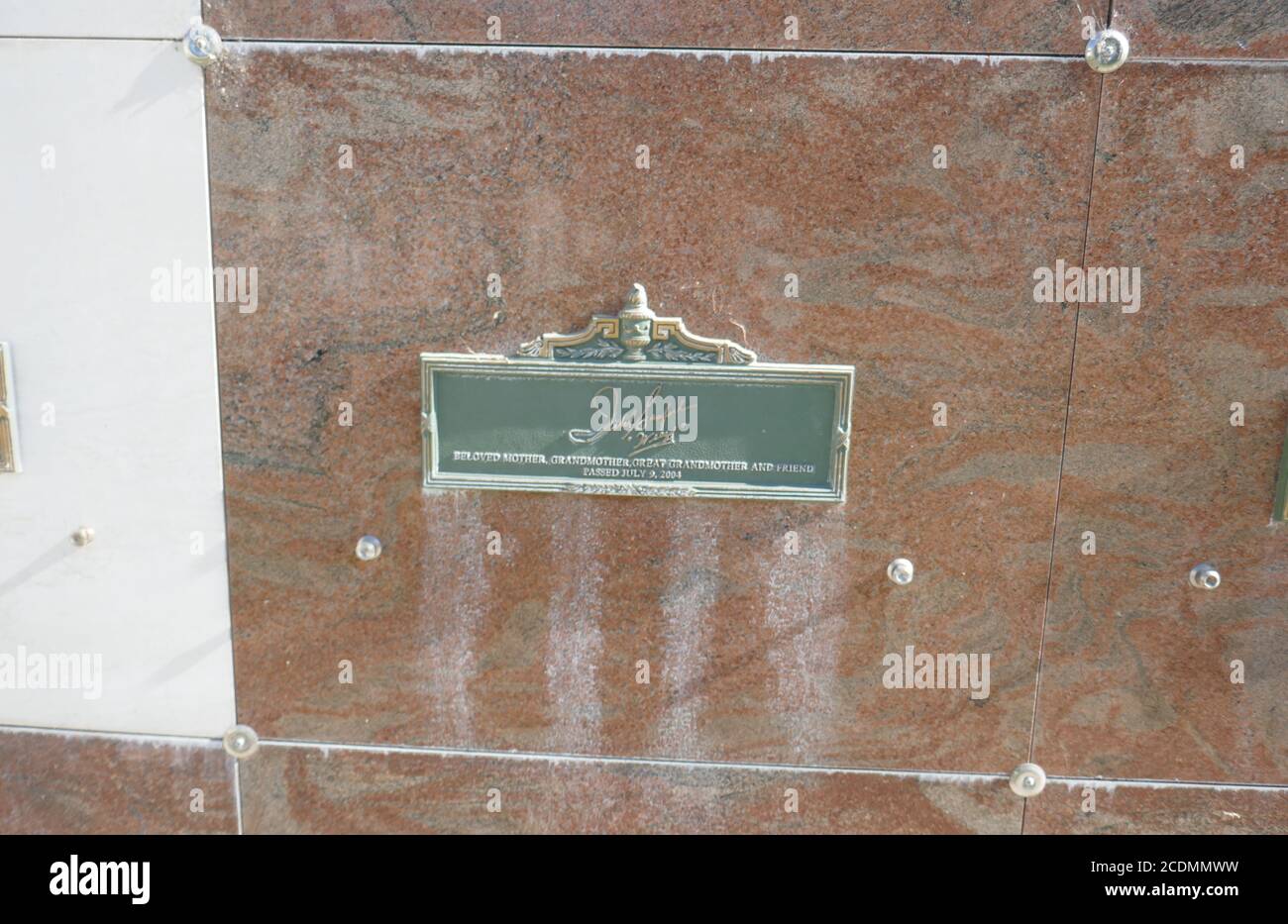 Isabel Sanford Grave