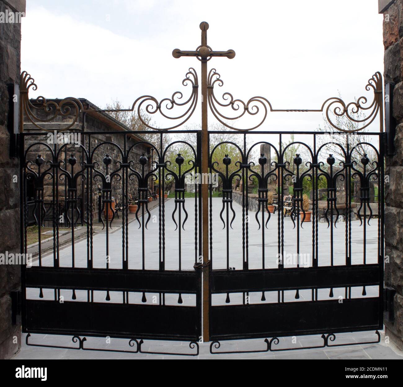 Old ornate fence hi-res stock photography and images - Alamy