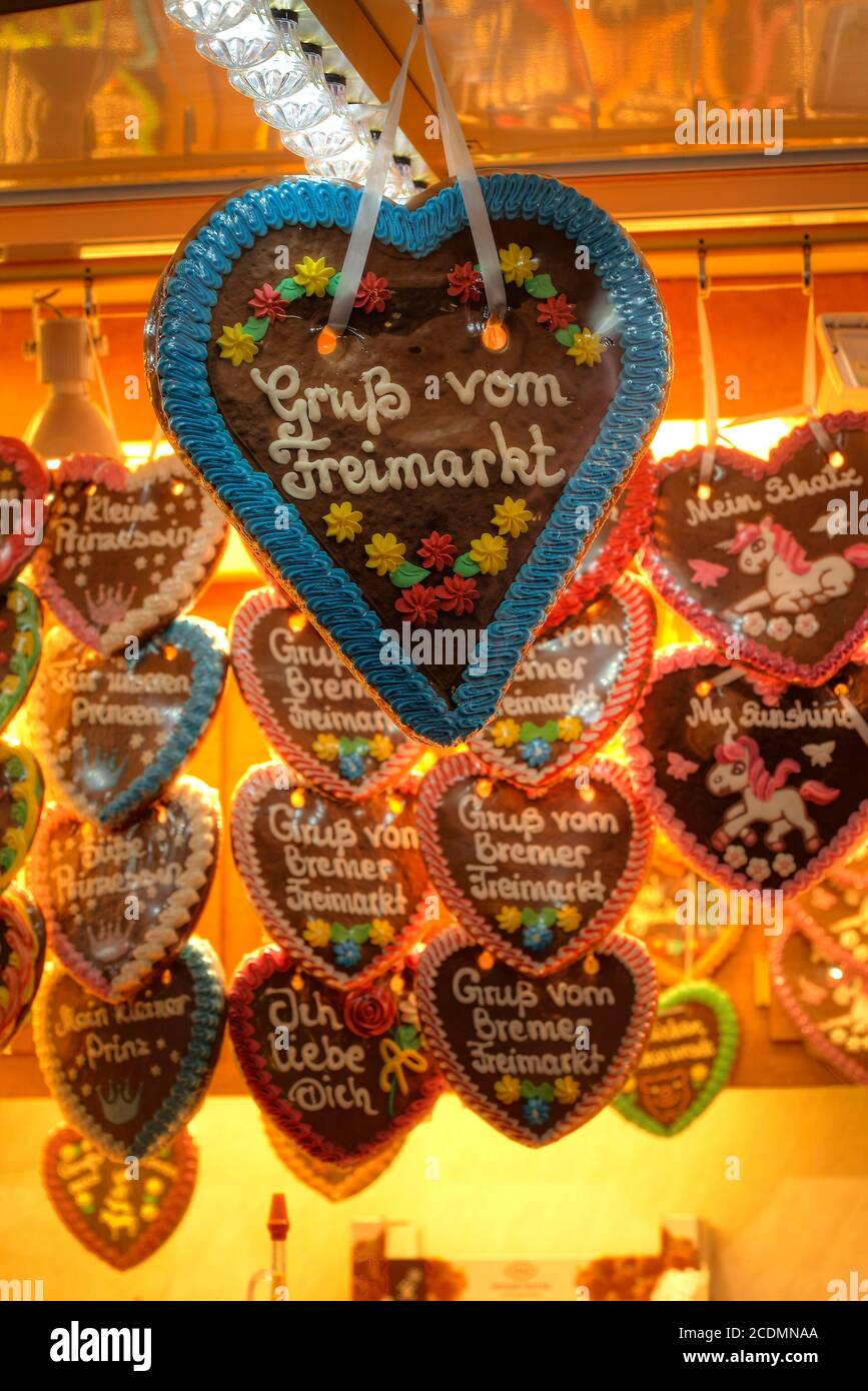 Gingerbread hearts in a confectionery stand at the Bremen Freimarkt at ...