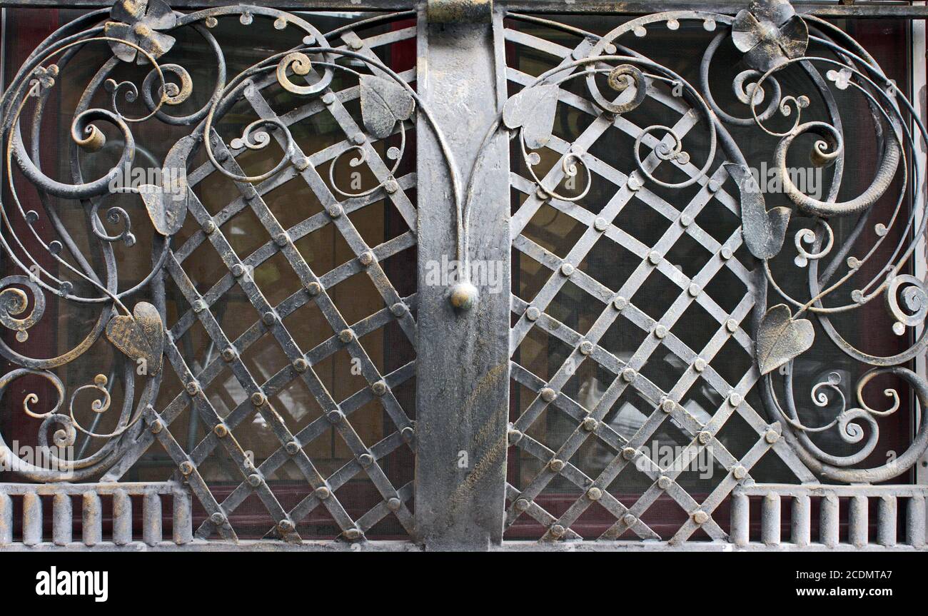 Old ornate fence hi-res stock photography and images - Alamy