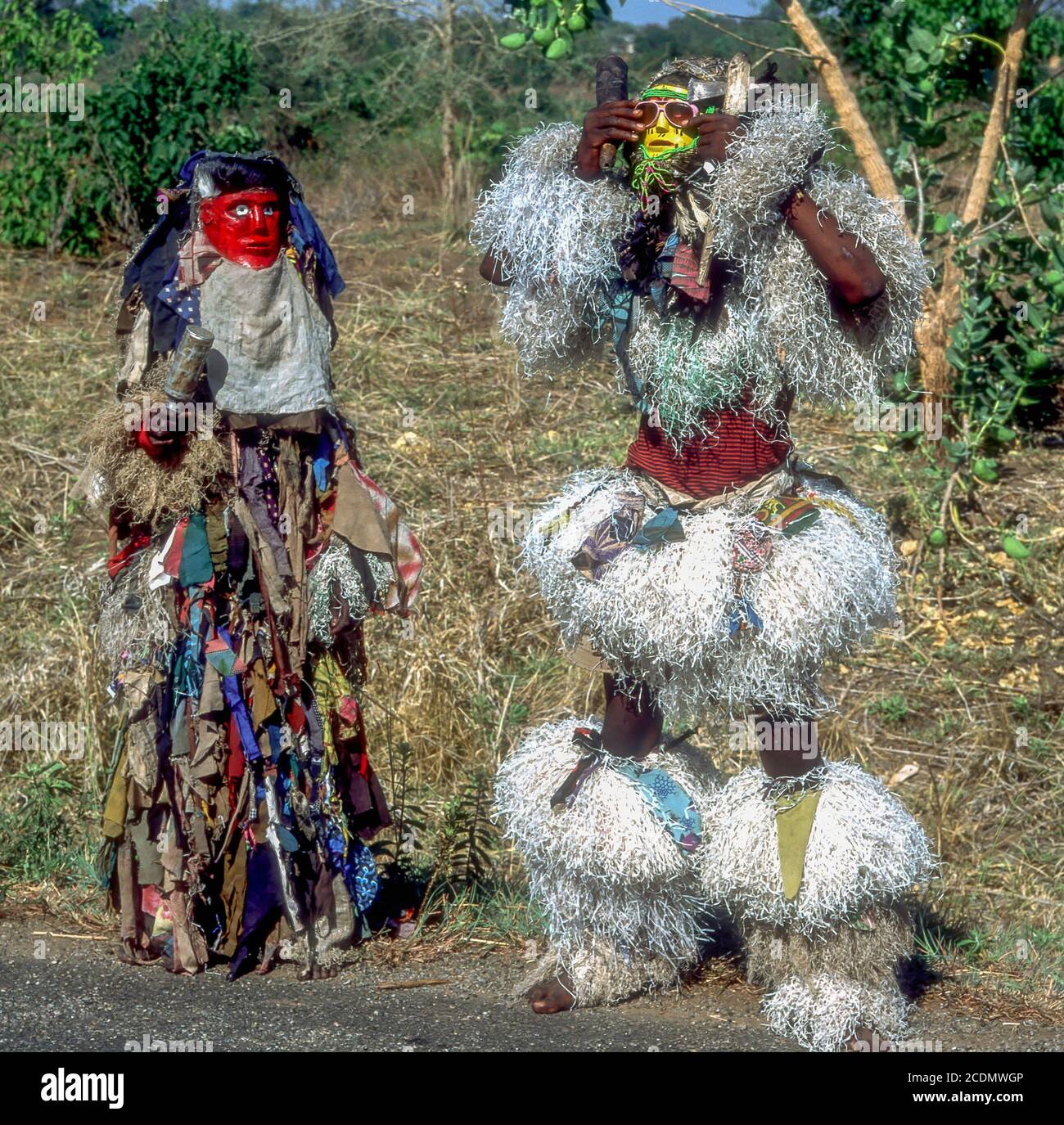 African mask dance hi-res stock photography and images - Alamy