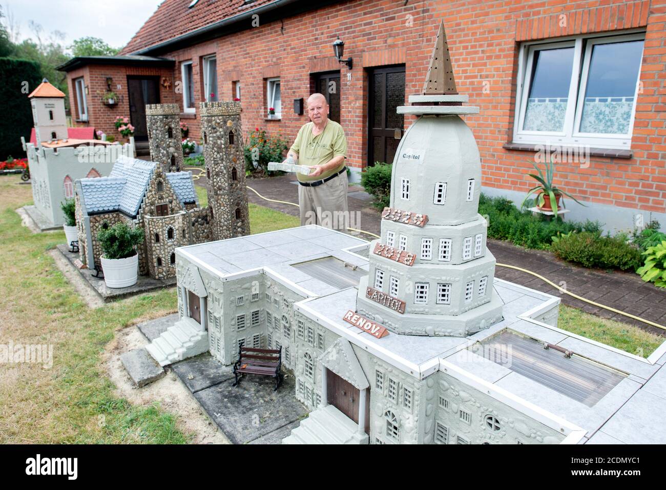 21 August 2020, Lower Saxony, Wedemark: Model maker Albert Diekmann is ...