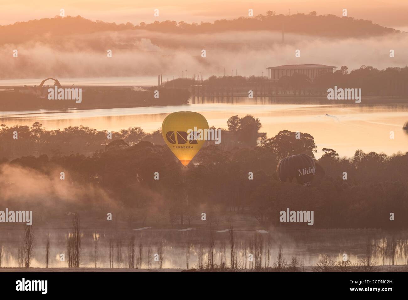 Canberra. 29th Aug, 2020. Photo taken on Aug. 29, 2020 shows a hot air ...