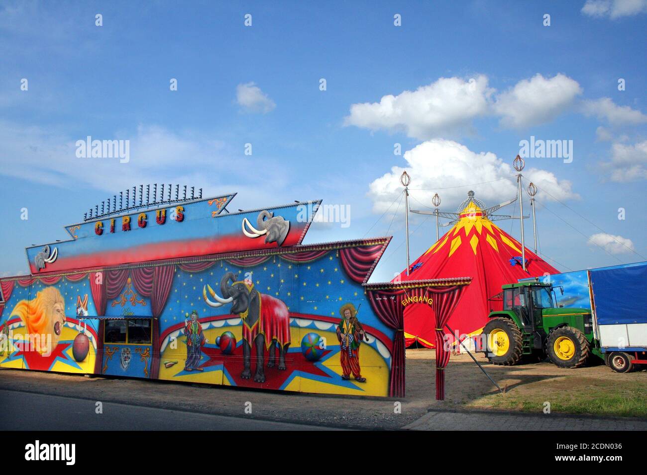 Circus hi-res stock photography and images - Alamy