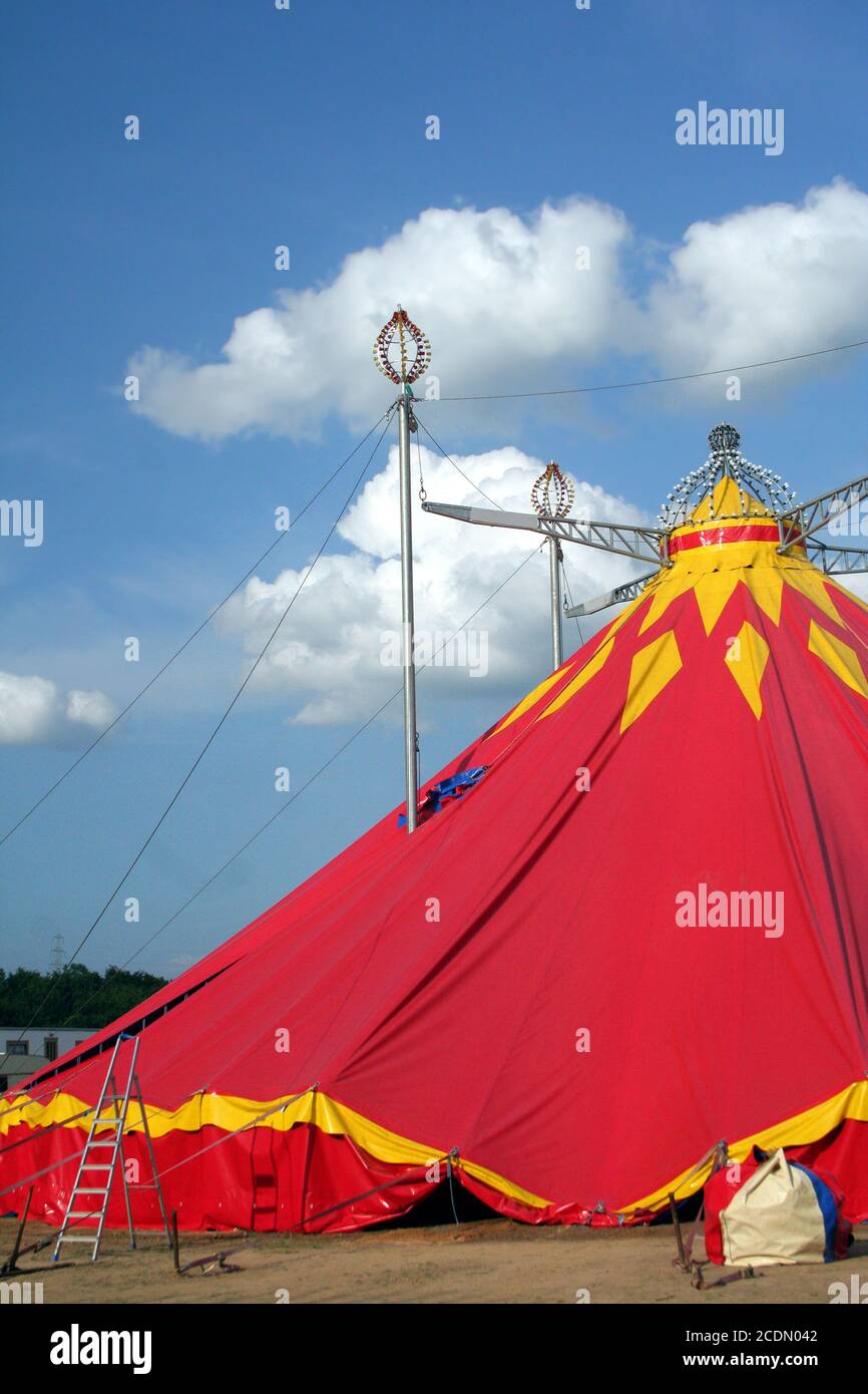 Small circus tent hi-res stock photography and images - Alamy