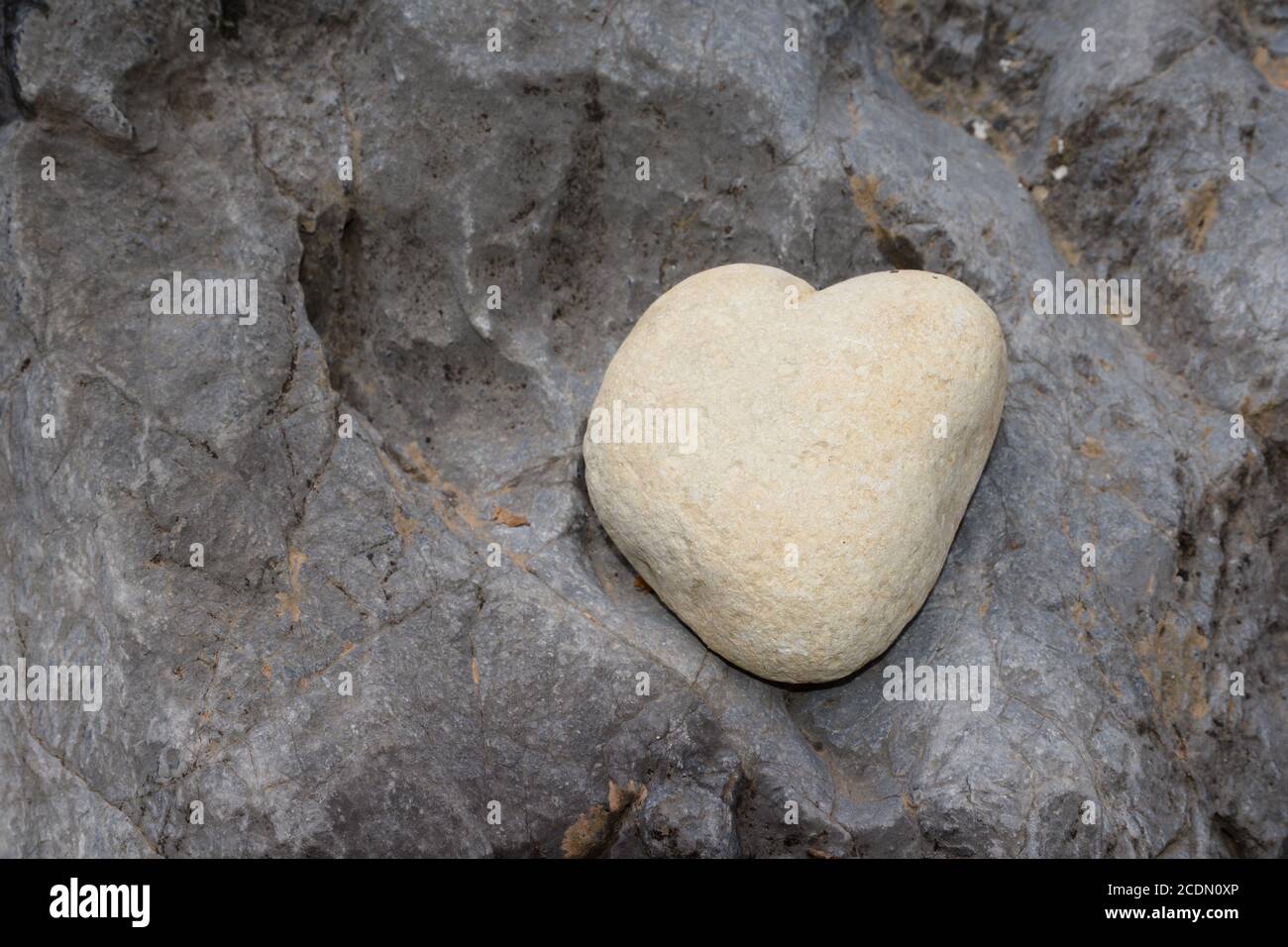 Stone in the shape of a heart Stock Photo - Alamy