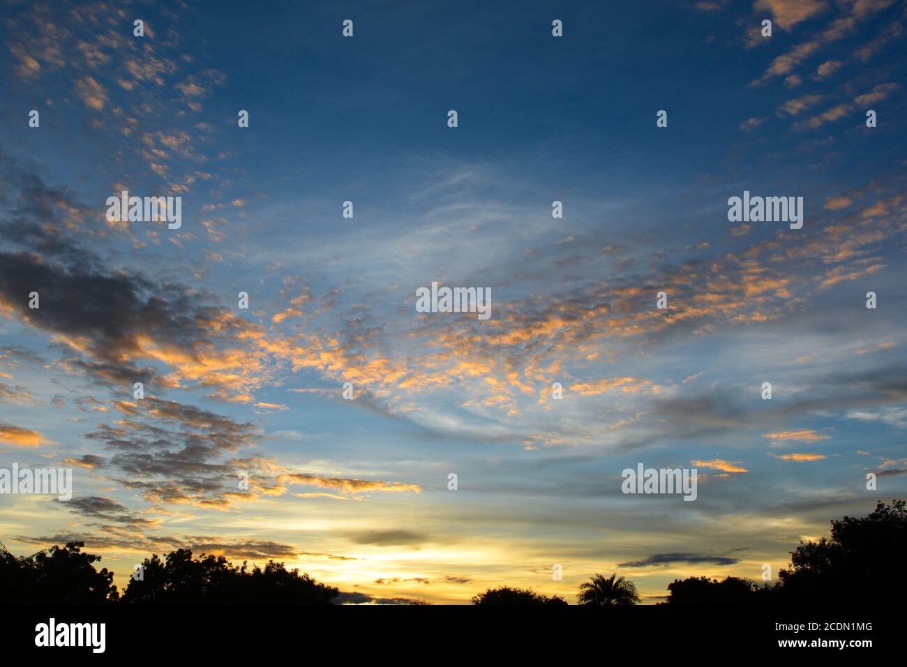 Dramatic sunset wide hi-res stock photography and images - Alamy