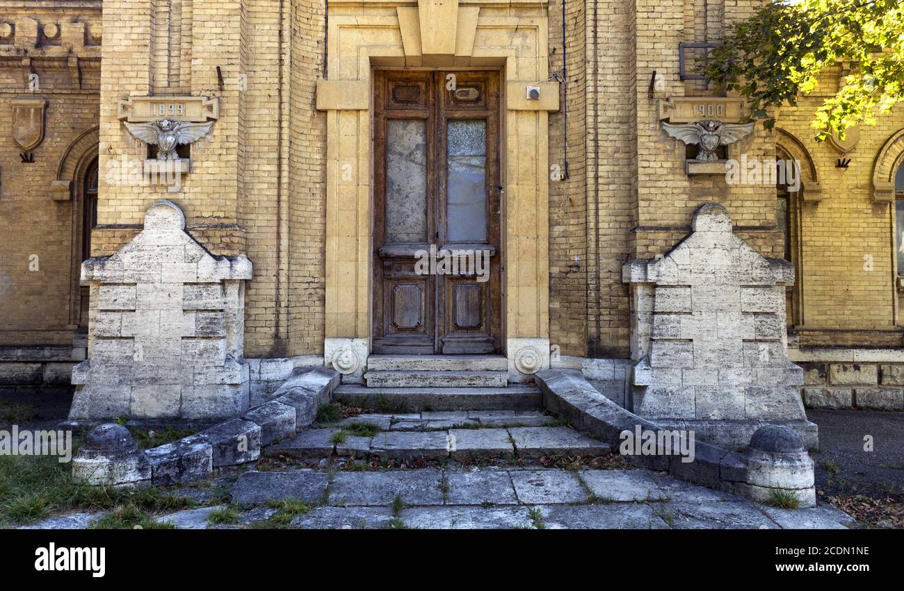 Entry horizontal hi-res stock photography and images - Alamy