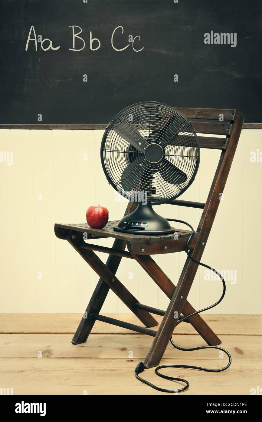 Antique, electric table fan hi-res stock photography and images - Alamy