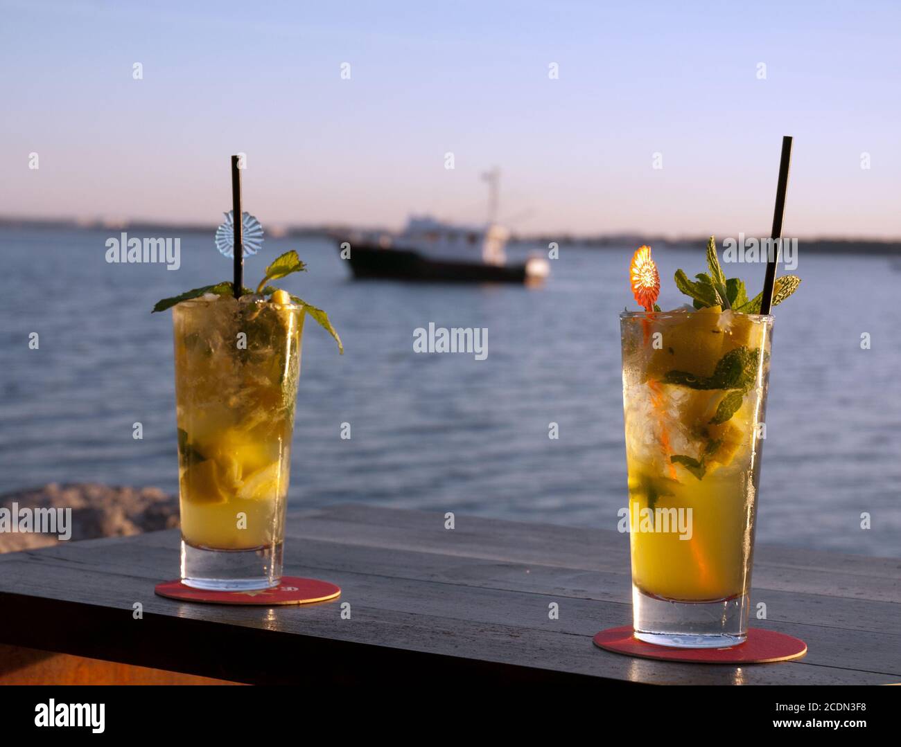 Sundowner cocktails hi-res stock photography and images - Alamy