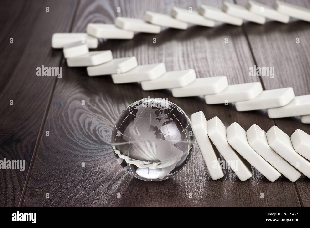 Model standing still hi-res stock photography and images - Alamy