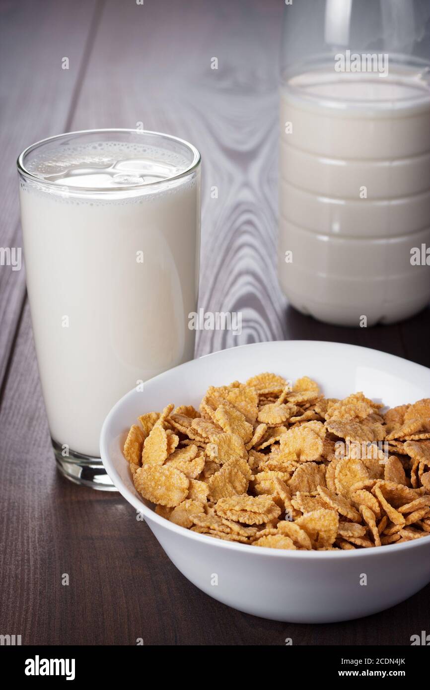 Cereal bowl glass milk hi-res stock photography and images - Alamy