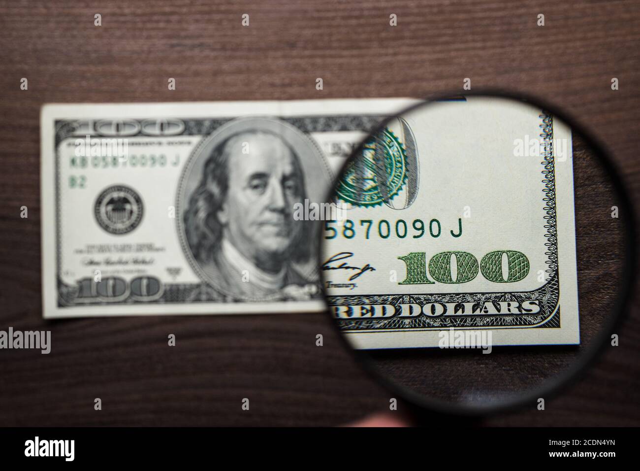 Cash authentication hi-res stock photography and images - Alamy