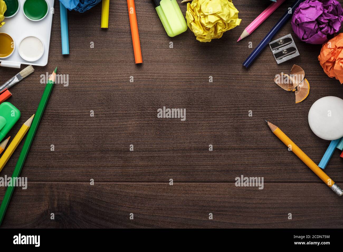 School supplies table hi-res stock photography and images - Alamy