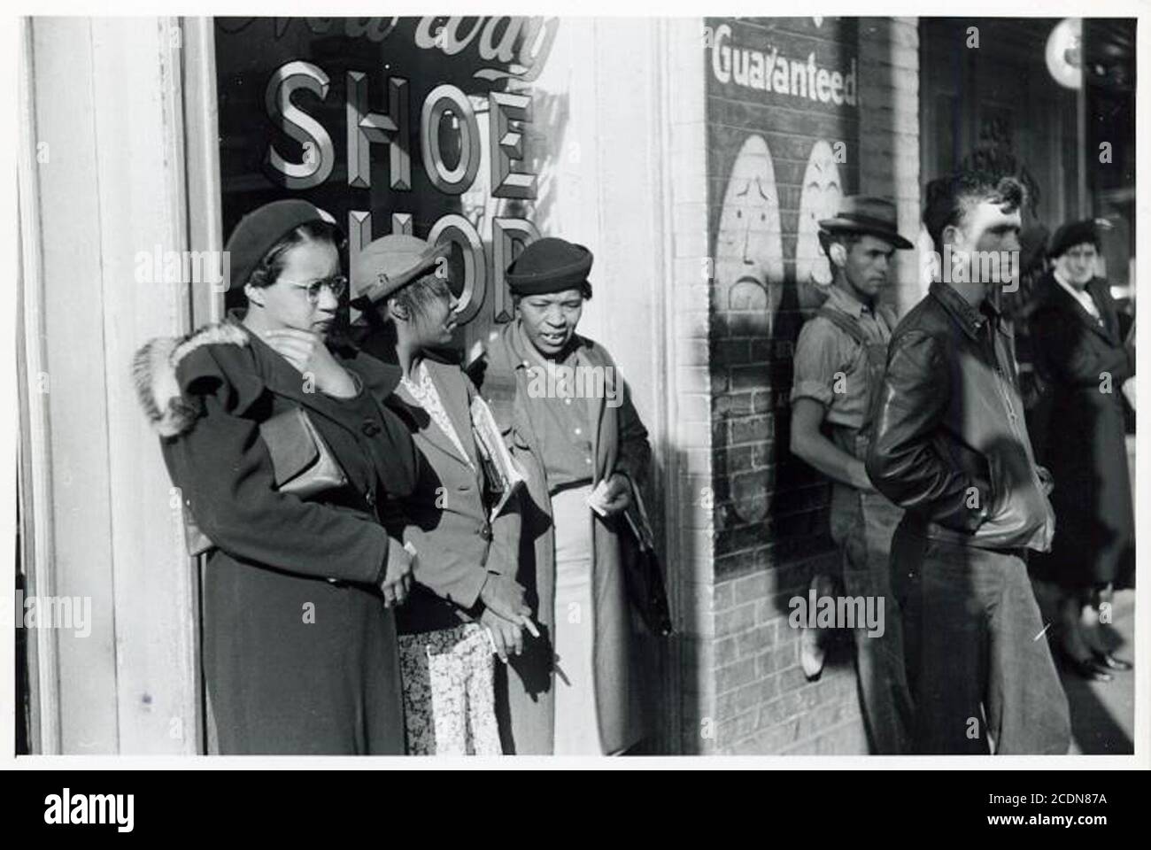 Domestic servants hi-res stock photography and images - Alamy