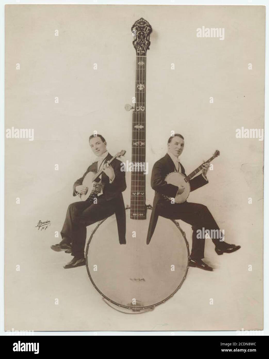 Banjo players hi-res stock photography and images - Alamy