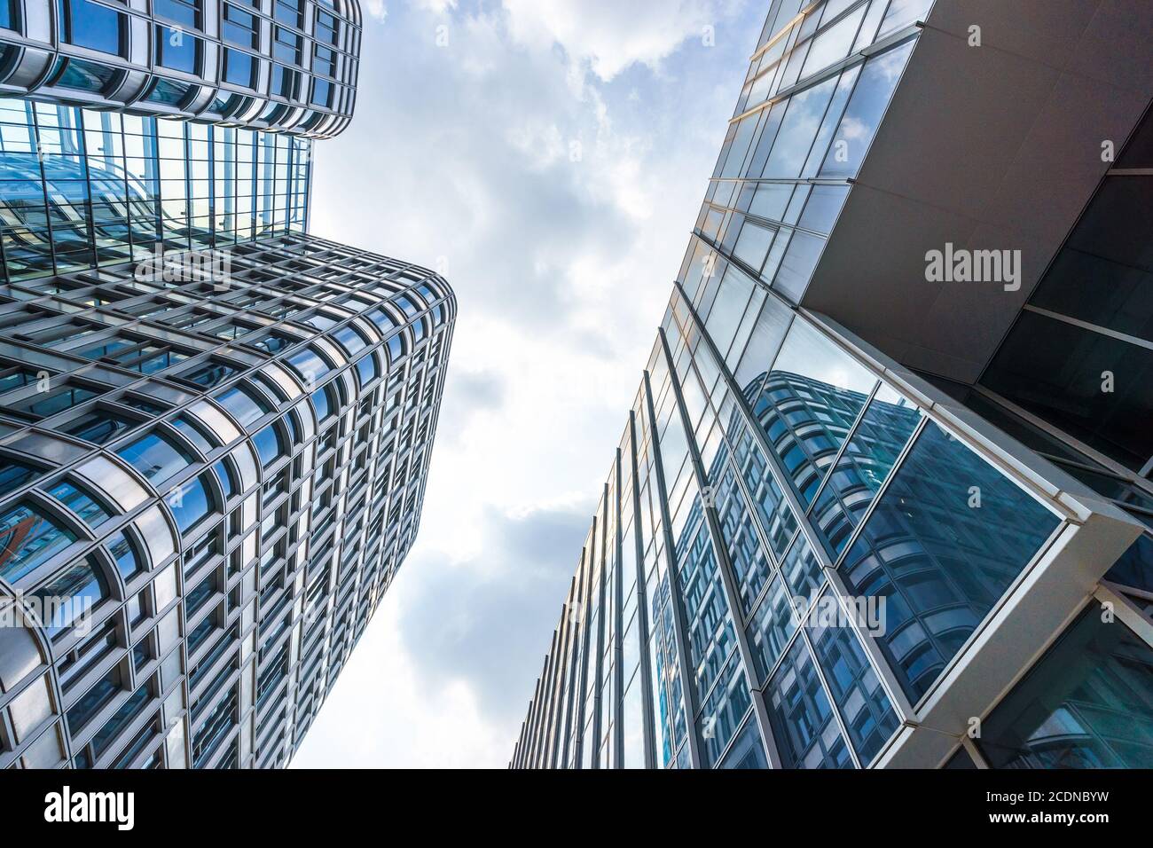 Looking up architecture hi-res stock photography and images - Alamy
