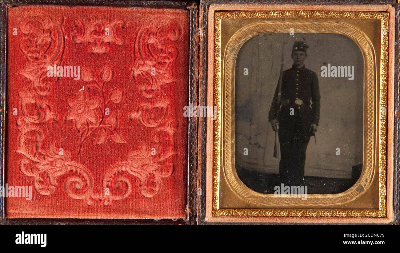 Civil war portrait photograph frame hi-res stock photography and images ...