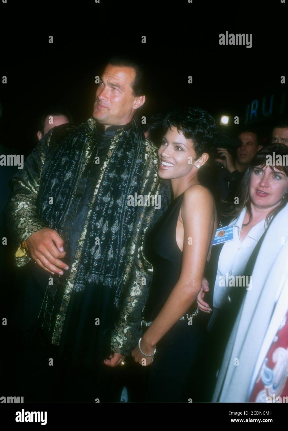 Halle berry executive decision 1996 hi-res stock photography and images ...