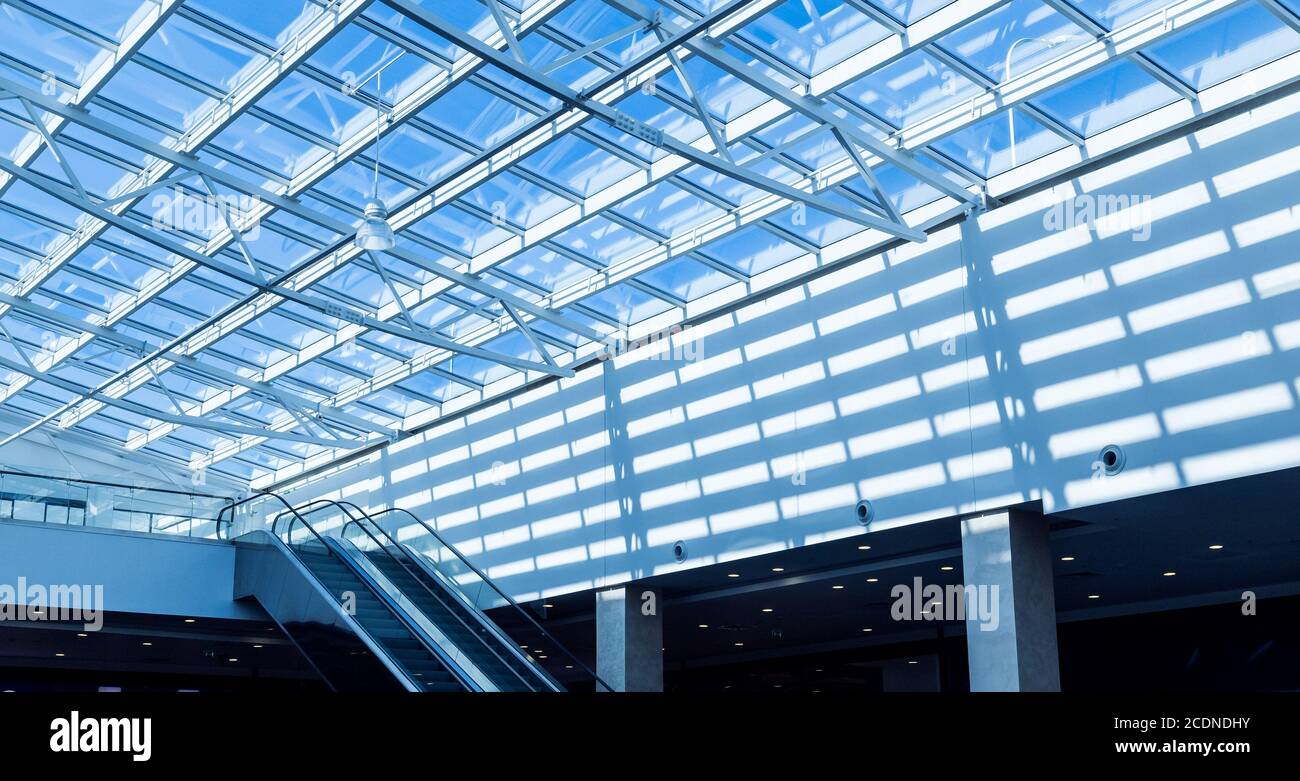Glass roof at station hi-res stock photography and images - Alamy