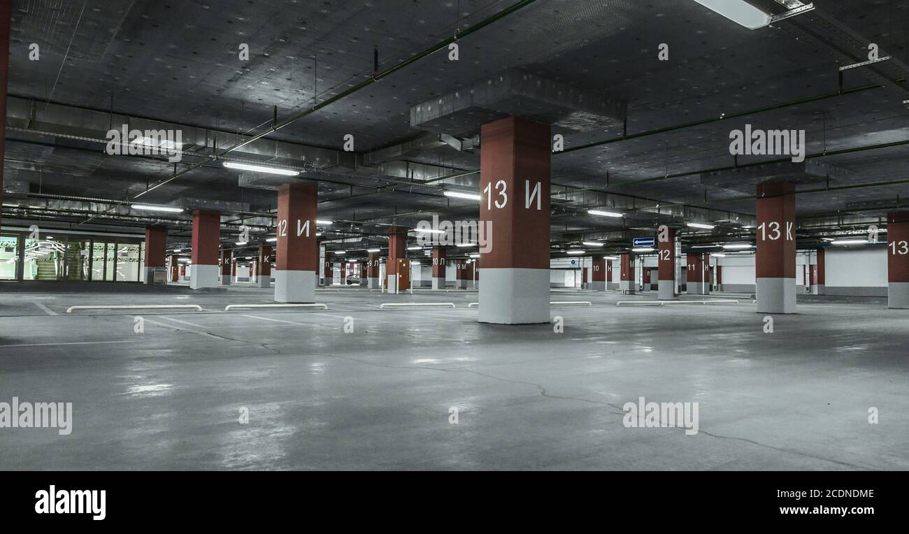 Empty drive in parking lot hi-res stock photography and images - Alamy