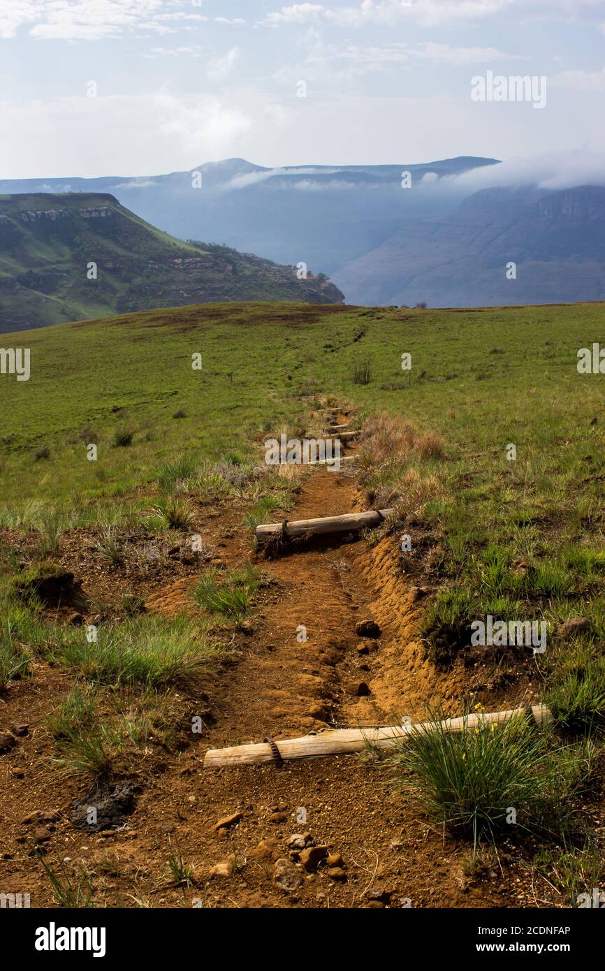 Small hiking trail cutting hi-res stock photography and images - Alamy