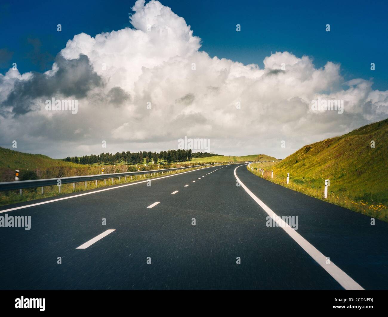 Beautiful sky and road hi-res stock photography and images - Alamy