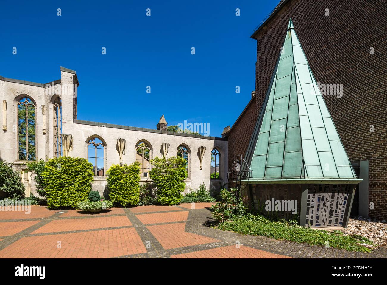 Inner and outer atrium hi-res stock photography and images - Alamy