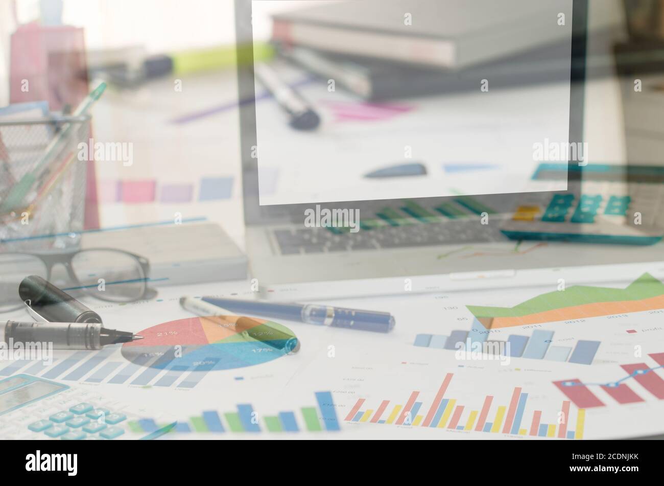 Marketing graph hi-res stock photography and images - Alamy