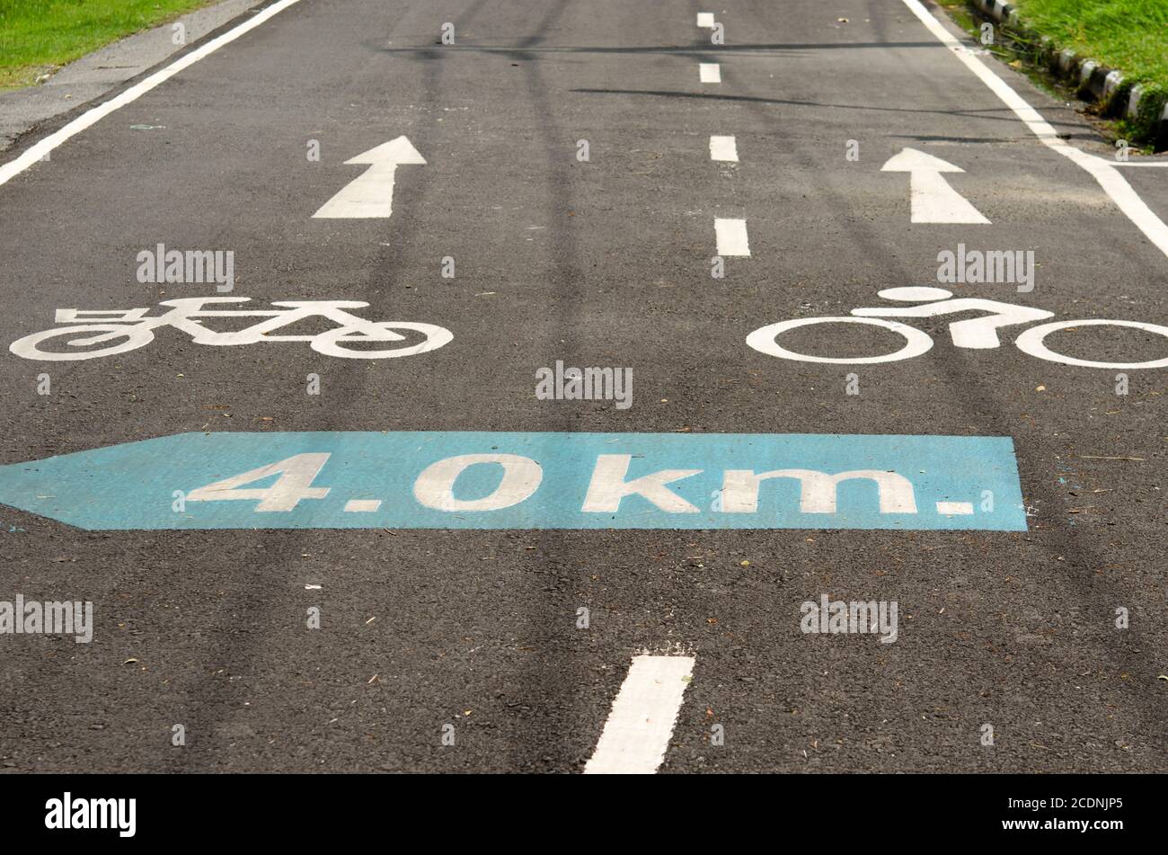 Bike friendly sign hi-res stock photography and images - Alamy