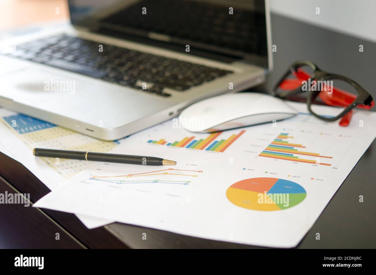 Business graph hi-res stock photography and images - Alamy