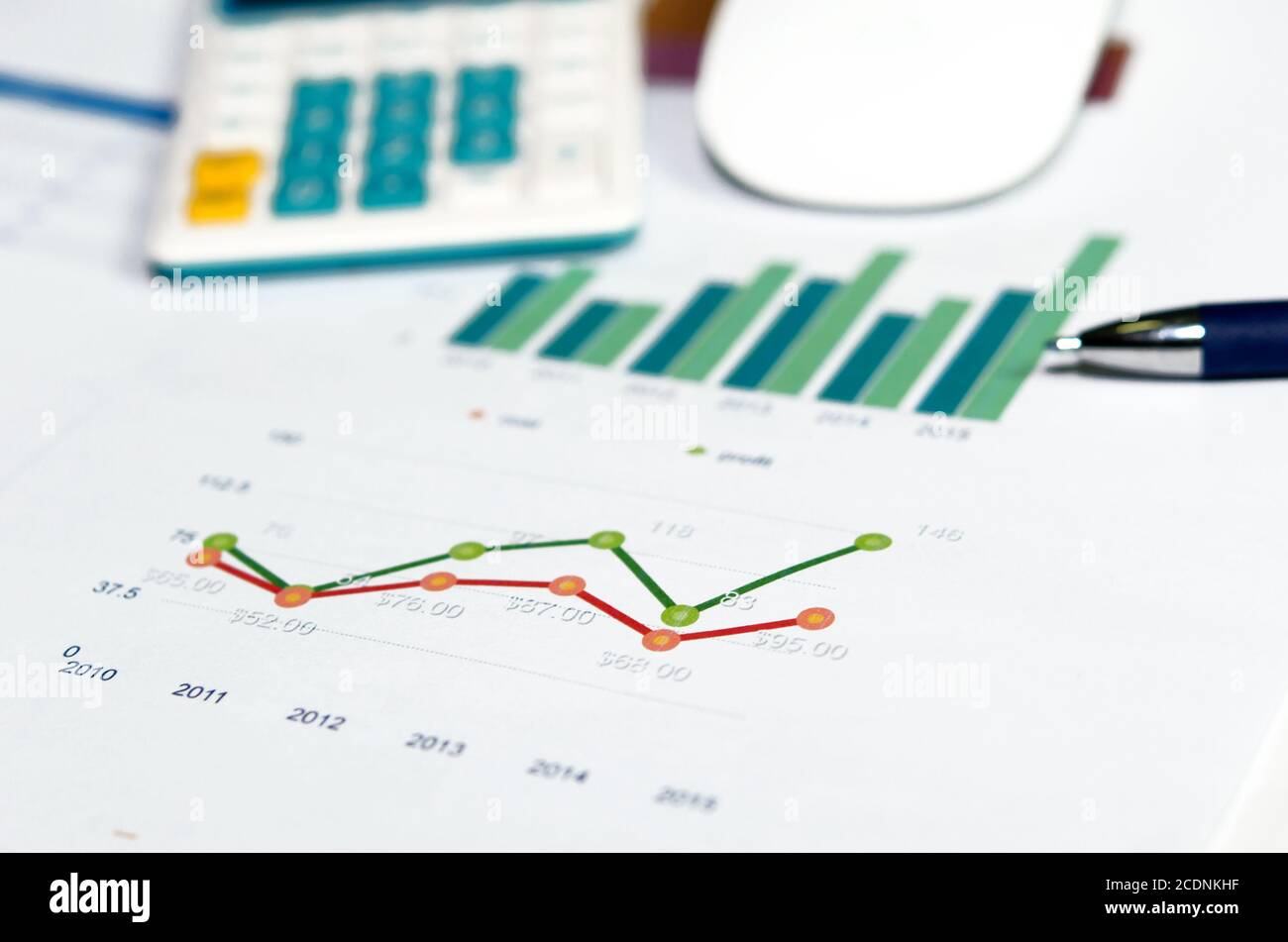 Analysis charts hi-res stock photography and images - Alamy