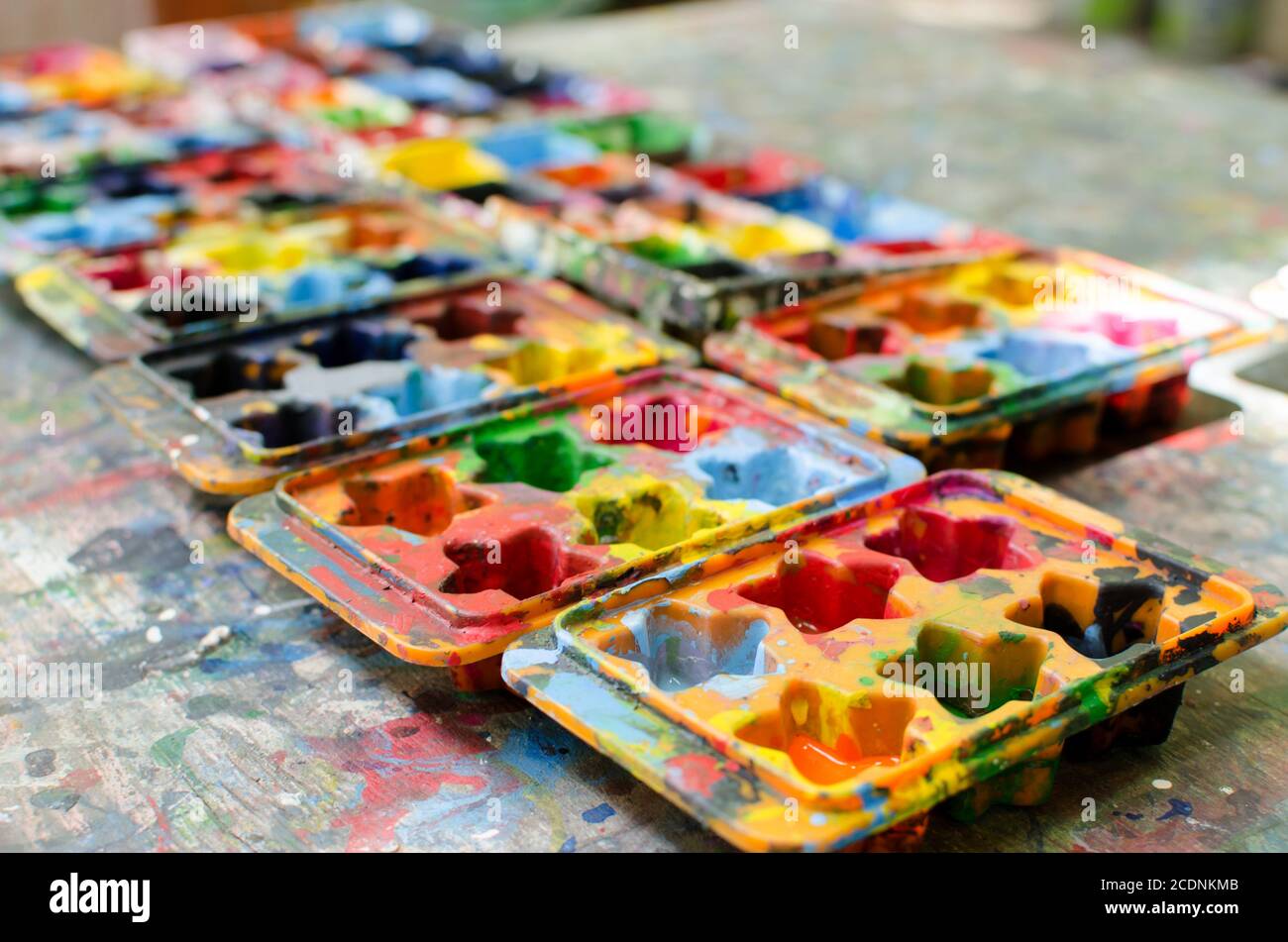 Watercolor tray hi-res stock photography and images - Alamy