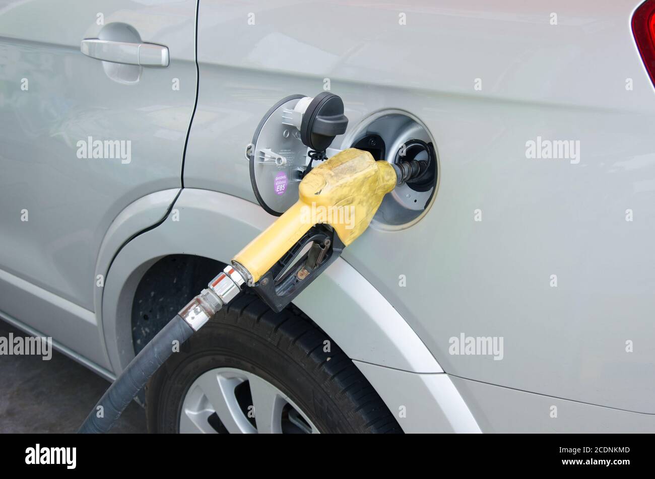 Cars refueling hi-res stock photography and images - Alamy