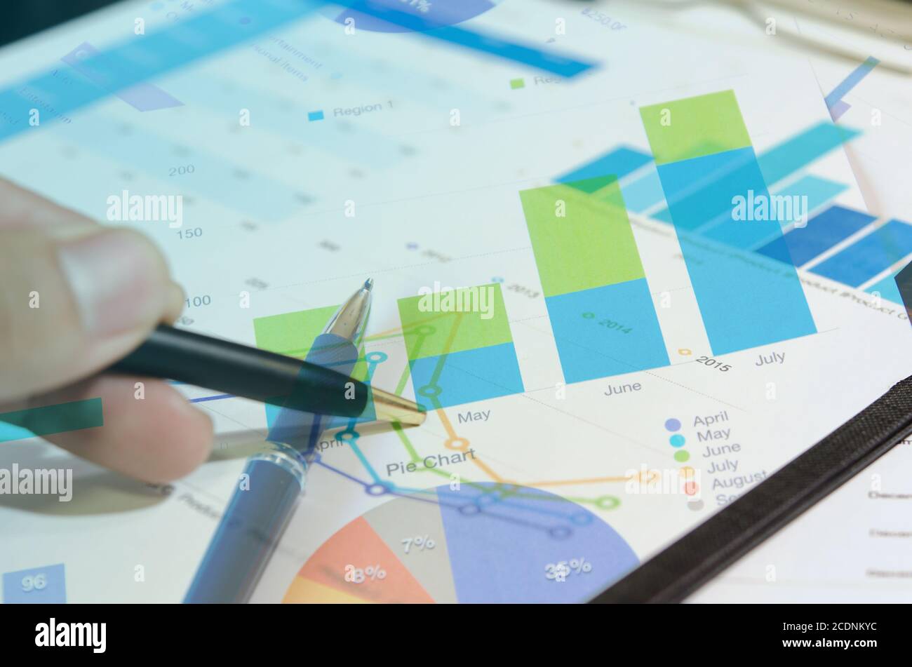 Line graph line hi-res stock photography and images - Alamy