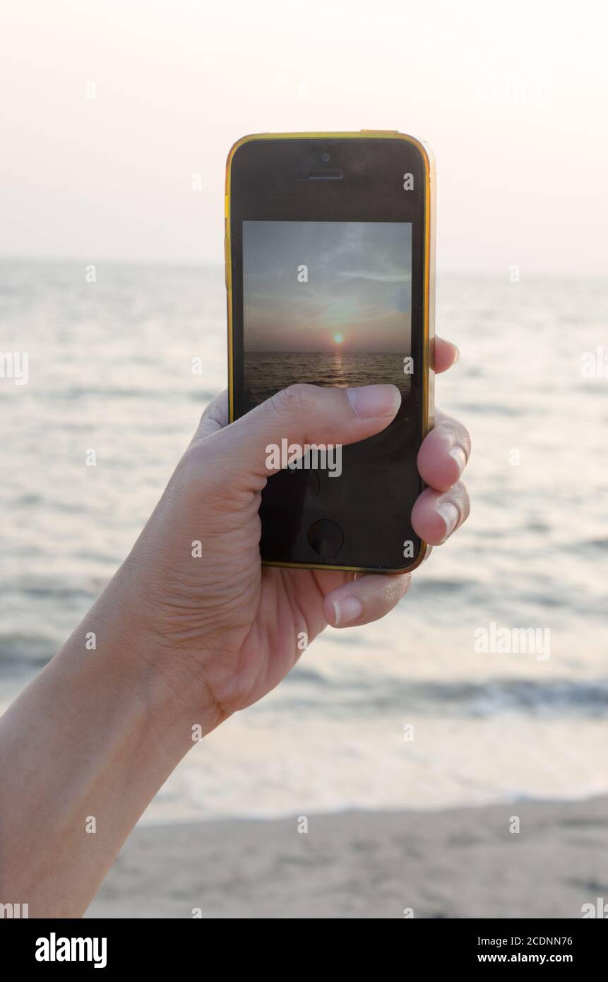 hands phone at sea Stock Photo - Alamy