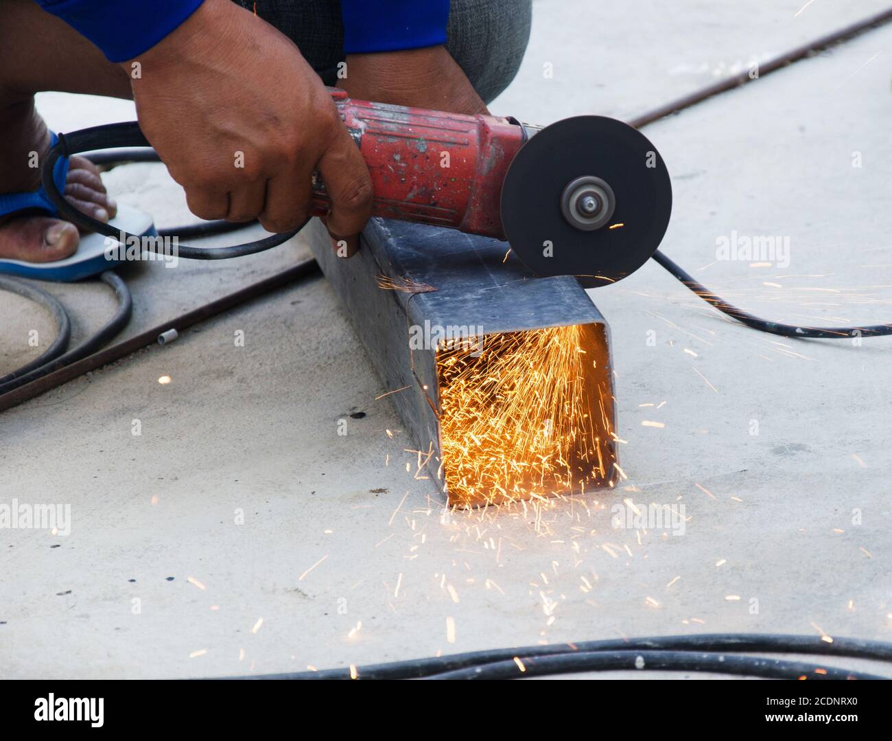 Cutting steel construction hi-res stock photography and images - Alamy
