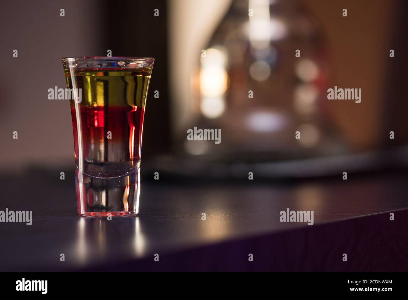 Hot shot bar counter hi-res stock photography and images - Alamy