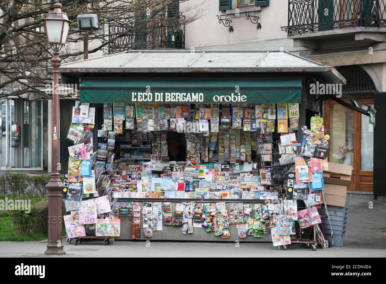 Newsstand italy hi-res stock photography and images - Alamy