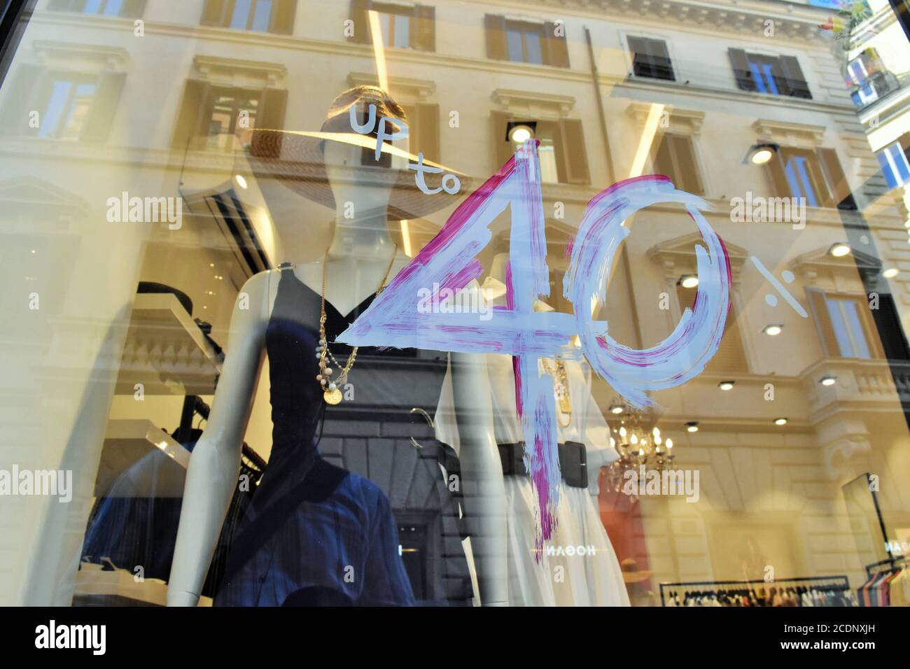 SALE SIGN ON SHOWCASE DISPLAY IN A CLOTHING STORE Stock Photo - Alamy