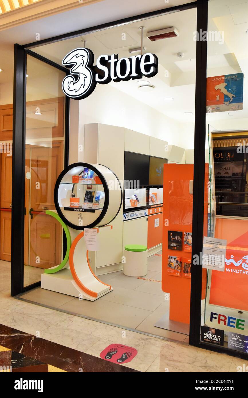 3 TELEPHONE OPERATOR STORE ENTRANCE Stock Photo - Alamy