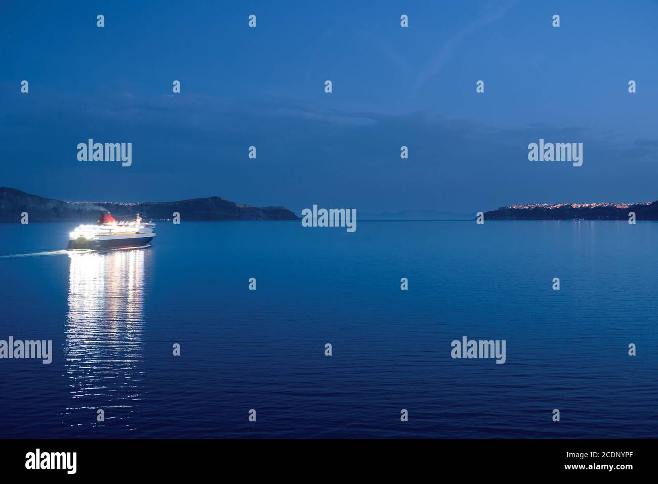 Ship in sea night hi-res stock photography and images - Alamy